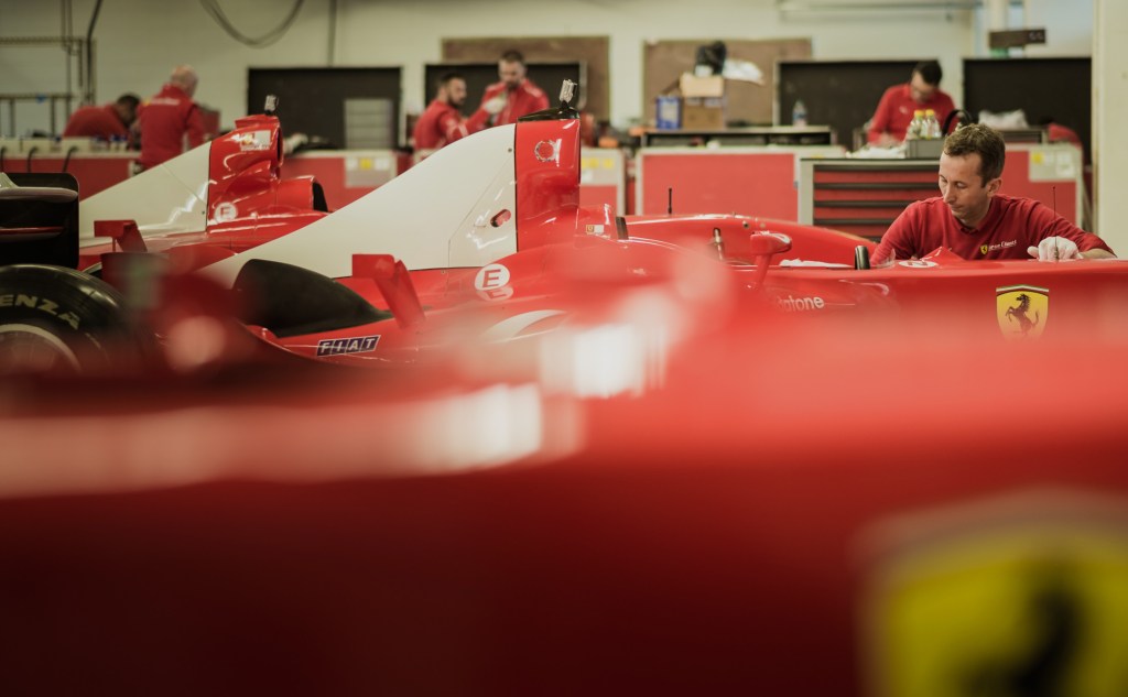 Inside the Ferrari F1 Clienti Garage – autorista.photo